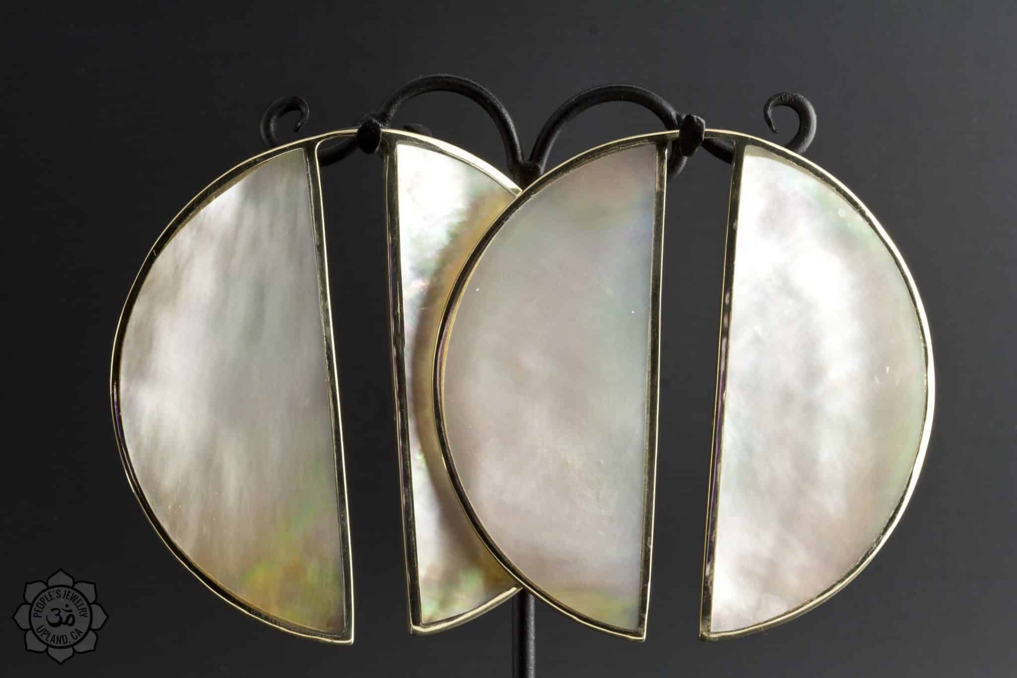 Mother of Pearl Keyhole Hangers – People's Jewelry